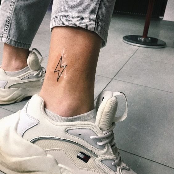 Top Tatuajes de Rayos: Significado & Diseños & Ideas - VeAn Tattoo